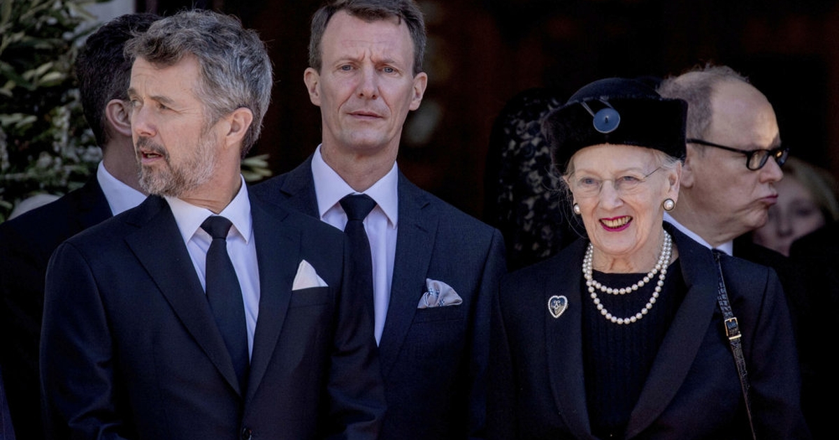 Historiker: Dronningen sender en advarsel til monarkiet