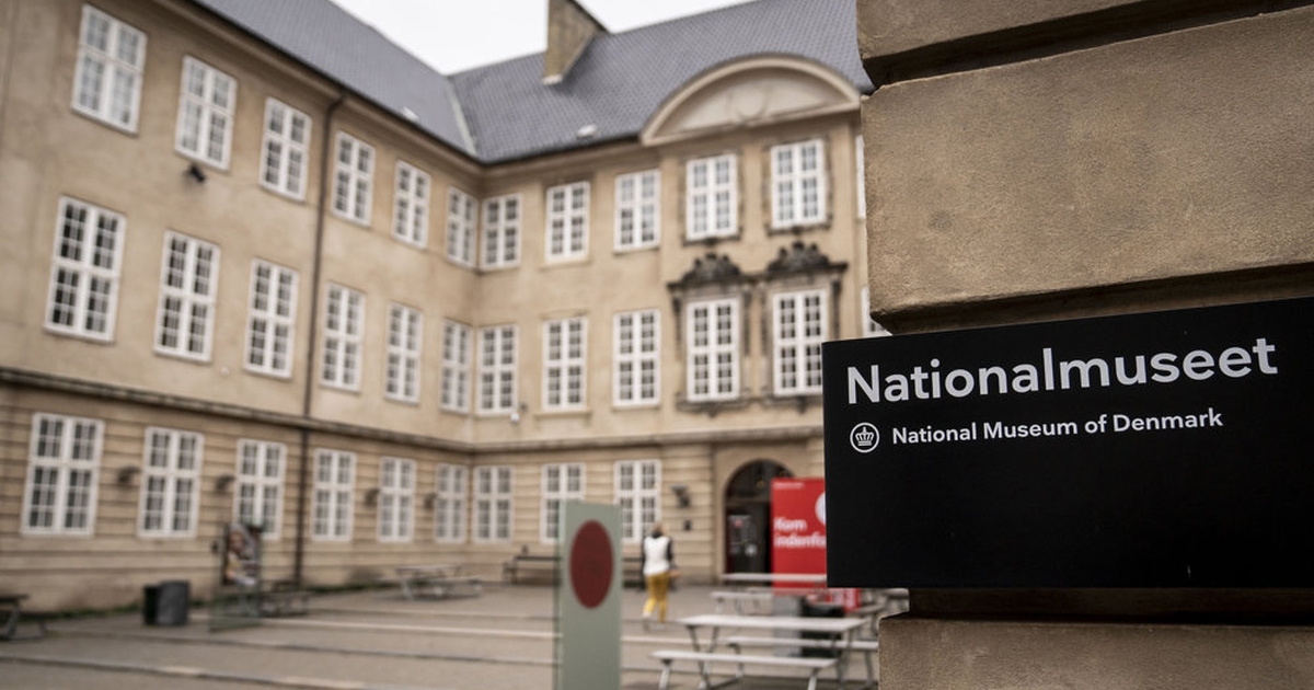 Dronningen har rygsmerter og aflyser åbning af udstilling